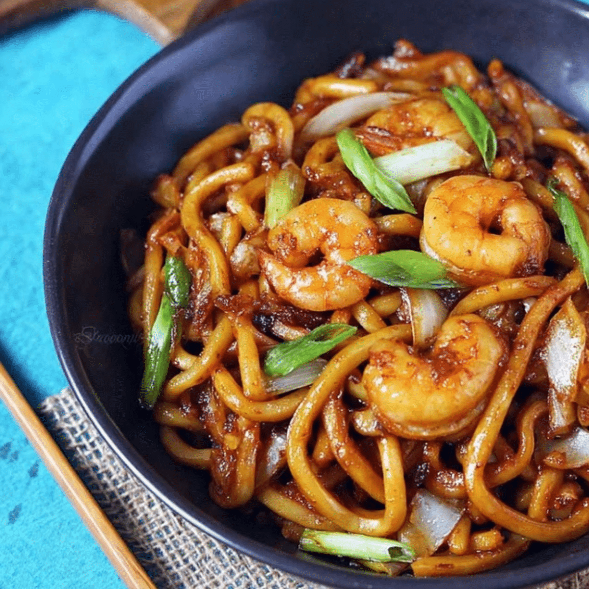 Yaki Udon with Shrimp – Quick & Easy Stir-Fried Noodles - recipe maestro